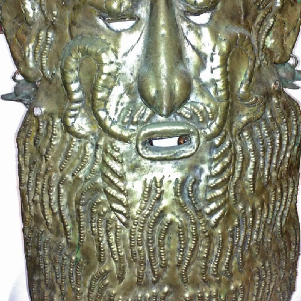 Hammered sheet metal decorative – Masks of the World