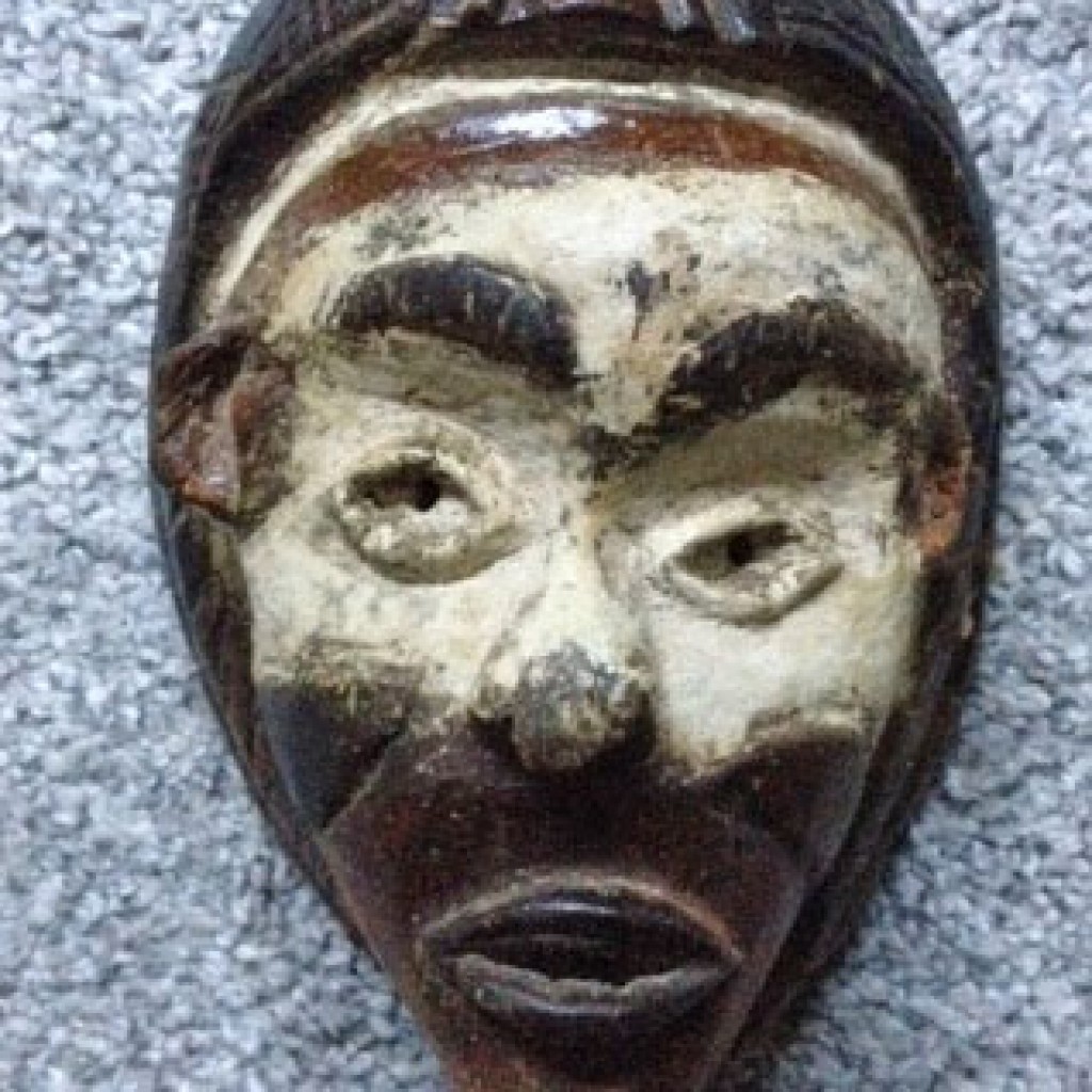 Primitive mask from the Congo – Masks of the World