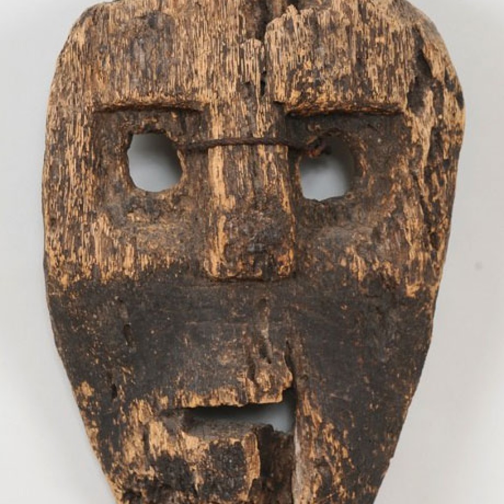 Old, worn primitive mask – Masks of the World