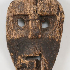 Old, worn primitive mask – Masks of the World