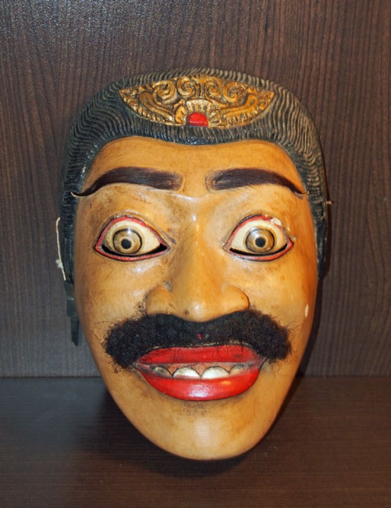 A great storage unit story – Masks of the World