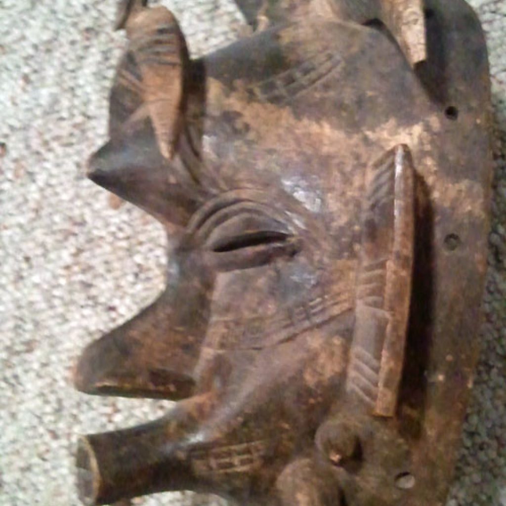 Another Senufo Kpelie mask – Masks of the World