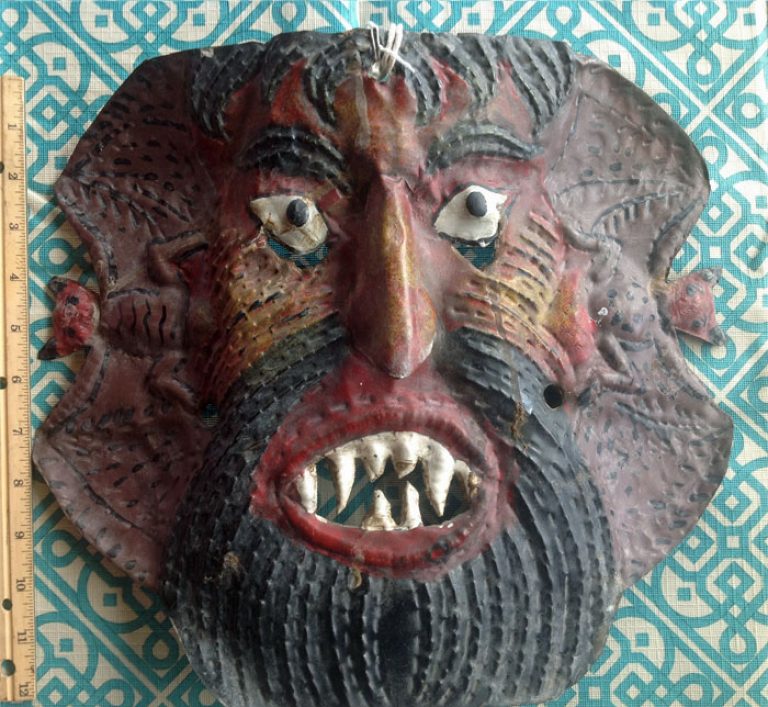 Old copper tourist mask – Masks of the World