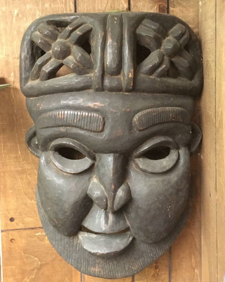 Classic mask from the Grasslands – Masks of the World