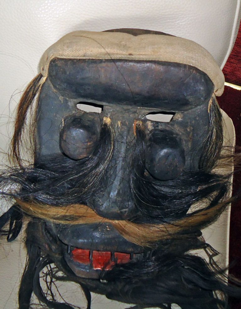 Crazy West African mask – Masks of the World