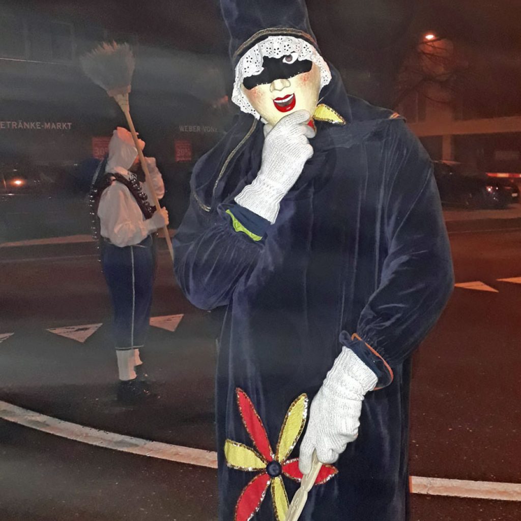 Swiss mask-maker talks about Das Domino – Masks of the World