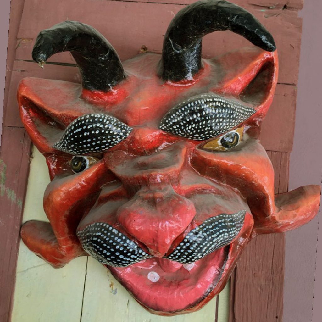 Haitian masks are not expensive – Masks of the World