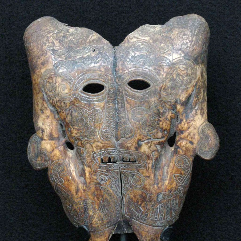 Moluccans scrimshawed bone mask – Masks of the World
