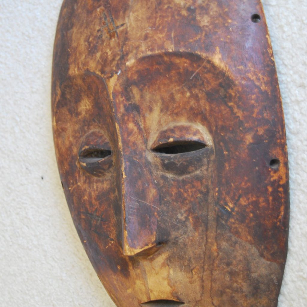 Reproduction of Lega mask – Masks of the World