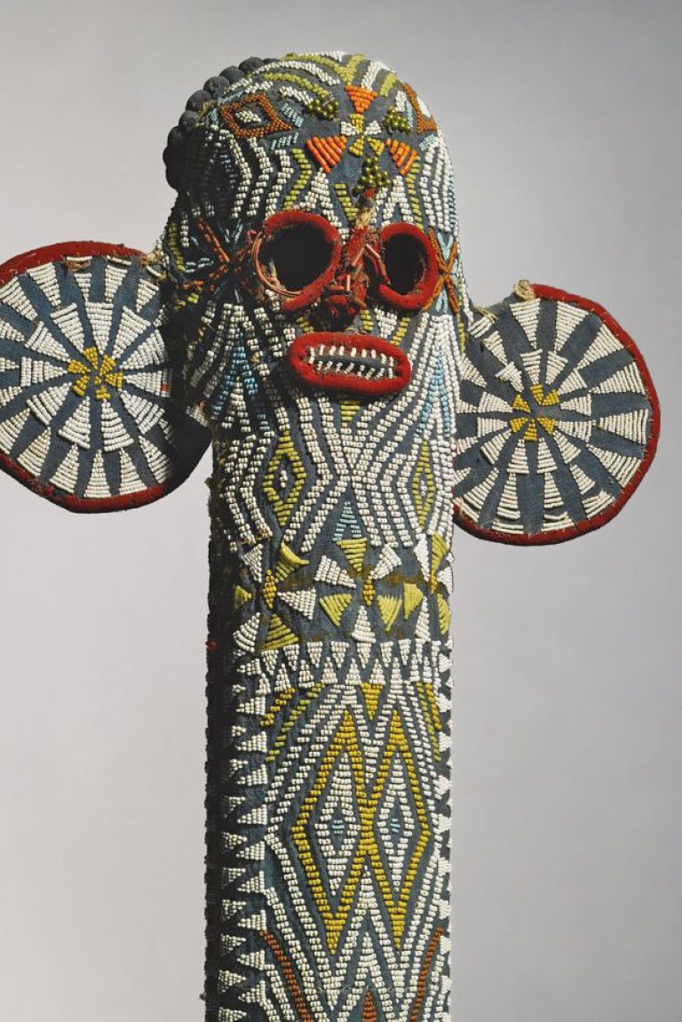 Beaded elephant mask – Masks of the World