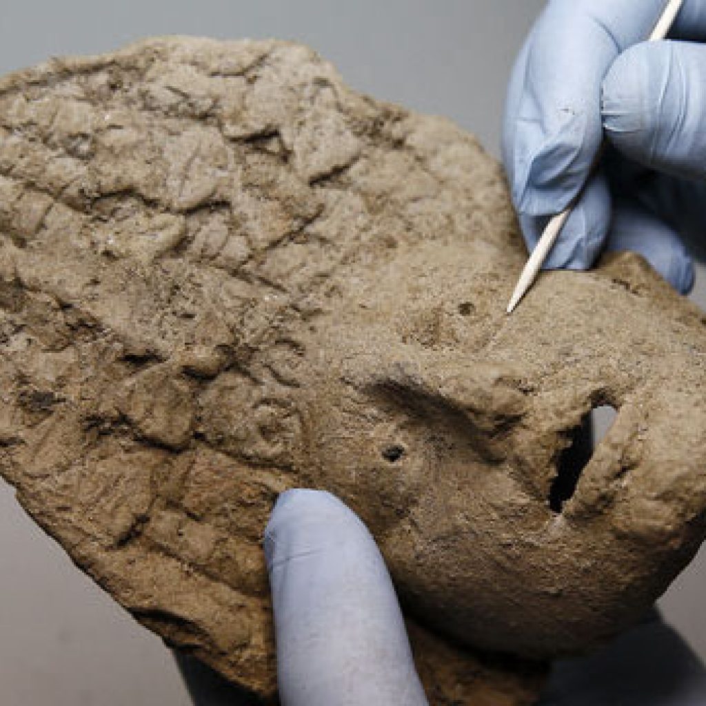 Prehistoric clay masks – Masks of the World