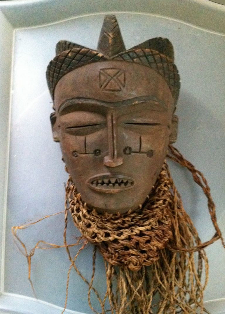 Chokwe Pwo mask – Masks of the World