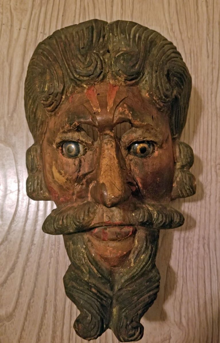 More common Guatemalan mask – Masks of the World