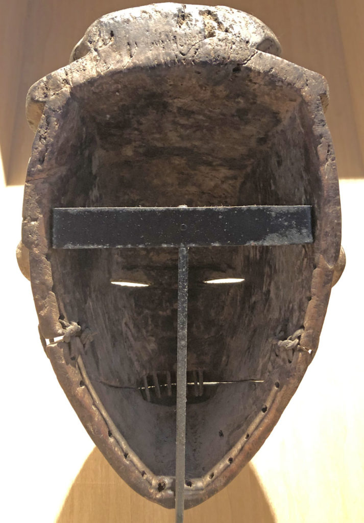 Ogoni mask with hinged jaw – Masks of the World