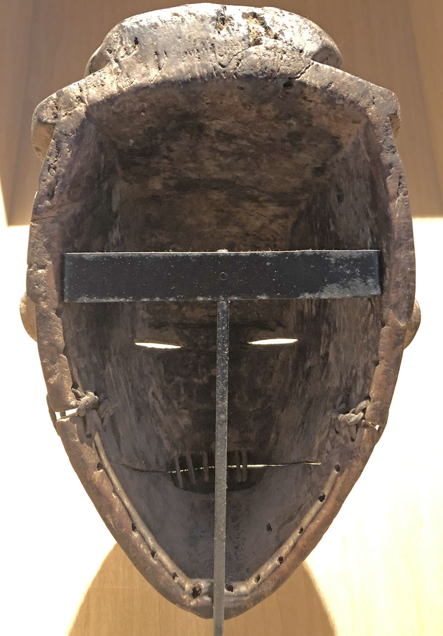 Ogoni mask with hinged jaw – Masks of the World