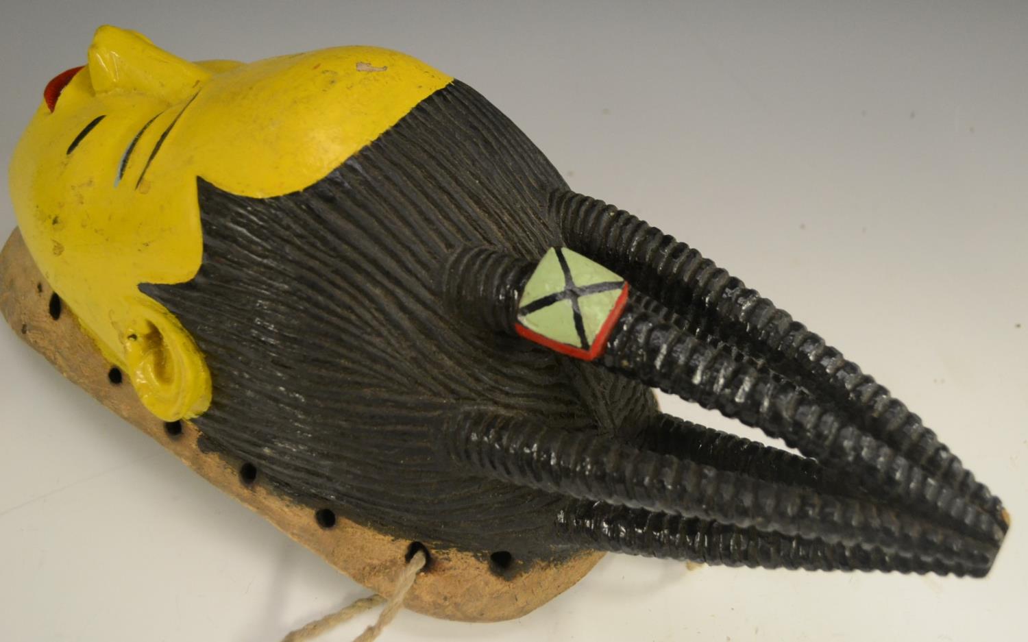 Yellow Zaouli mask from Africa – Masks of the World