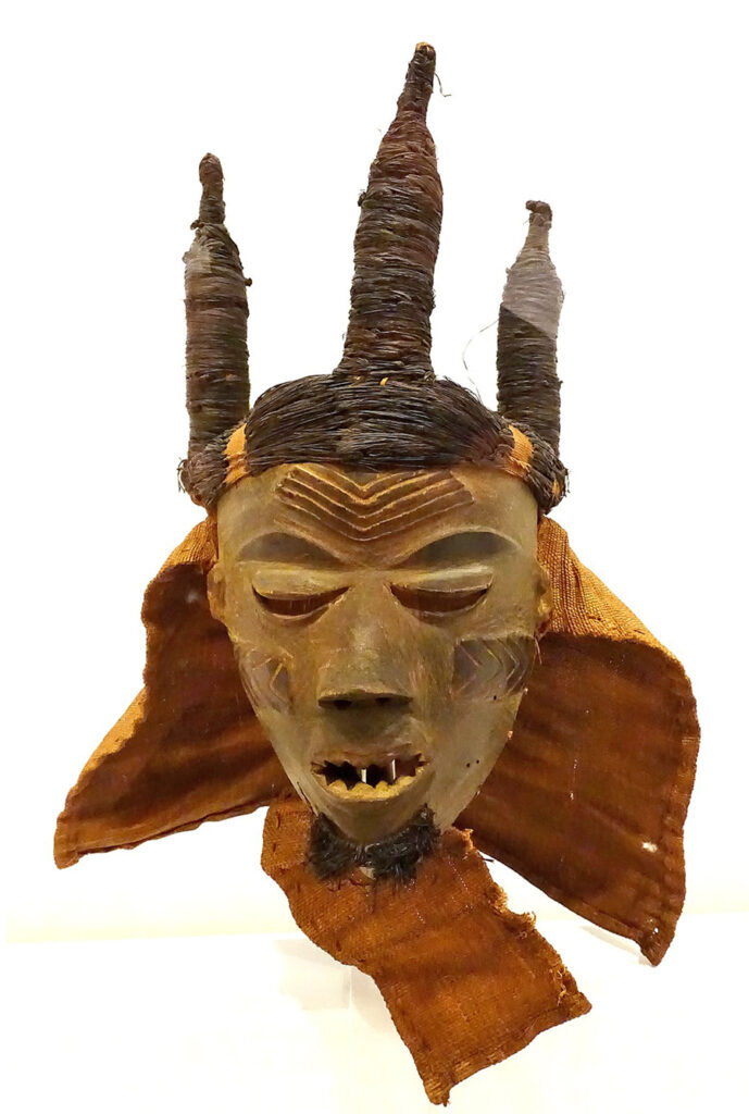 Pende pumbu mask – Masks of the World
