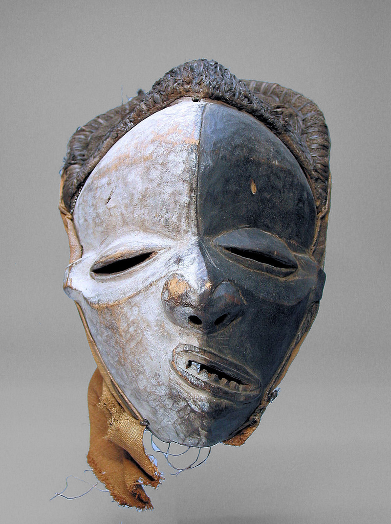 Pende pumbu mask – Masks of the World